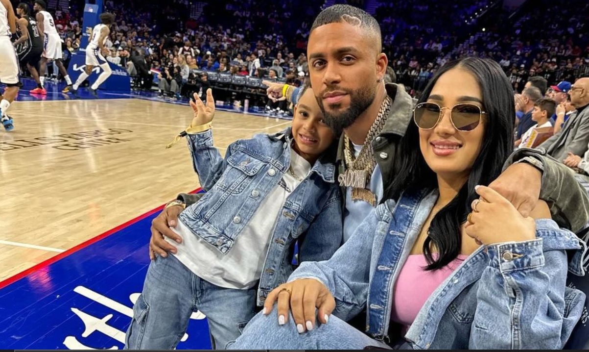DJ Adoni comparte fotos compartiendo con su esposa e hijo – LPM RADIO ...